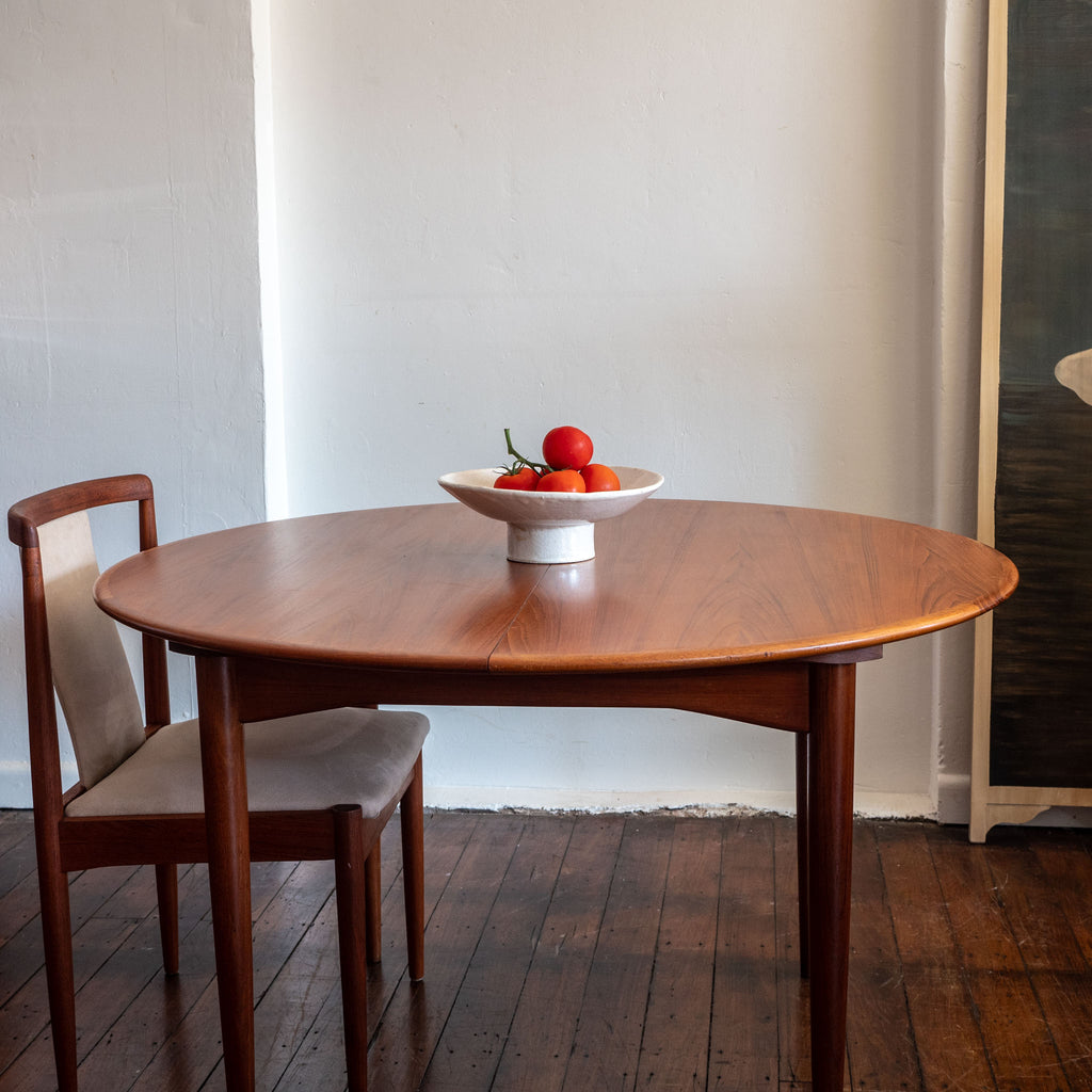 Vintage Dining |Parker Furniture Round Extendable Dining Table – Zander ...