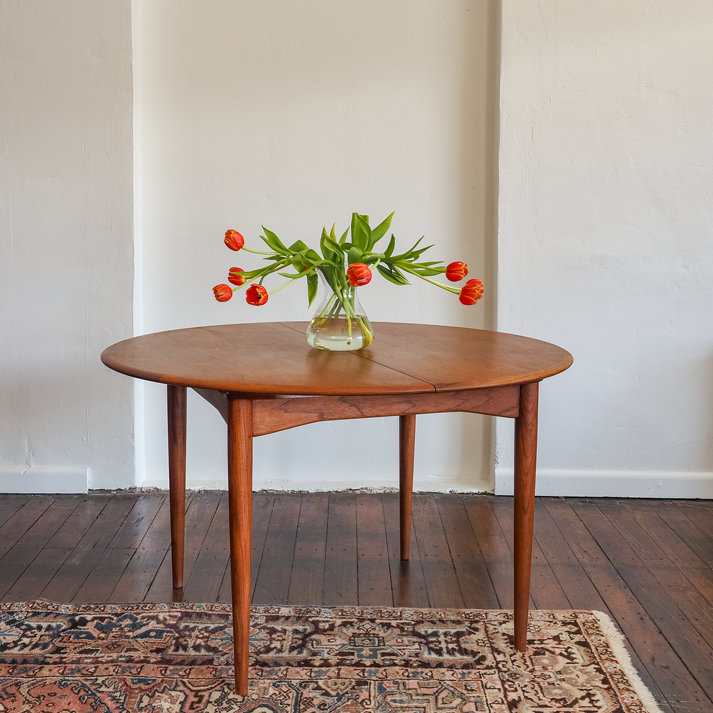 Vintage Dining |Parker Furniture Round Extendable Dining Table – Zander & Co.